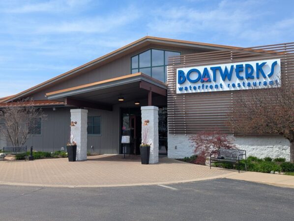 9 Michigan Lakefront Restaurants Where Perch And Walleye Dinners Still ...