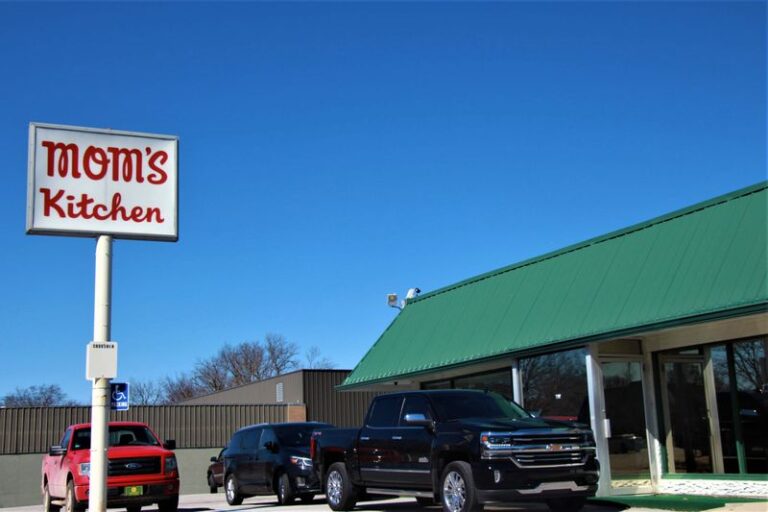 13 Kansas Chicken-Fried Steak Stops Where The Crust Still Comes Out ...