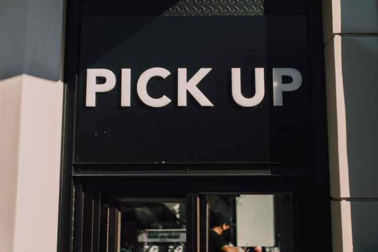 15 Drive-Thru Moments From the Past That Today’s Fast Food Can’t Recreate