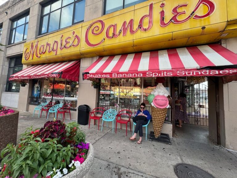 17 Old-Fashioned Dessert Parlors Across America Serving Banana Splits ...