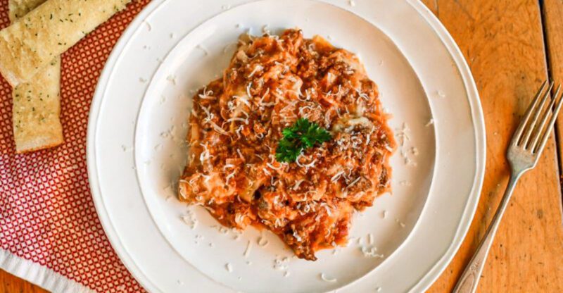20 Comfort-Food Plates That Instantly Remind People of Home