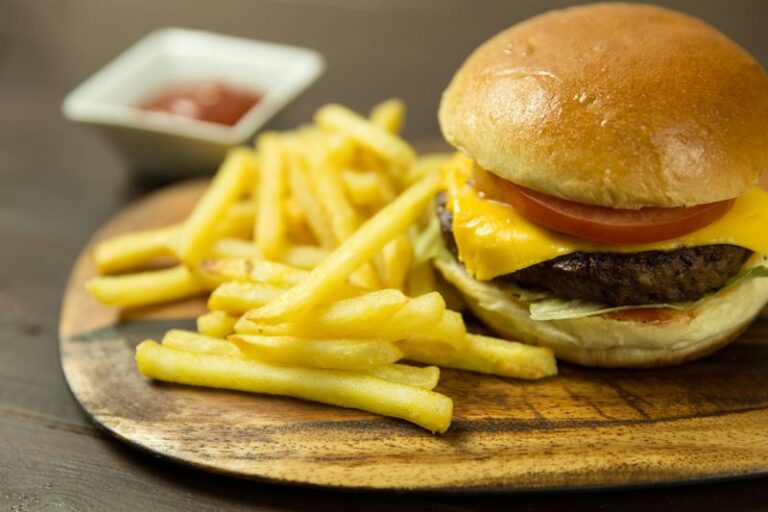 8 Late-Night Fast-Food Combos That Actually Taste Amazing Cold