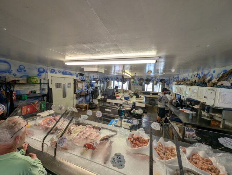 The Florida Dockside Kitchen Locals Trust When They Want Crab Done Right