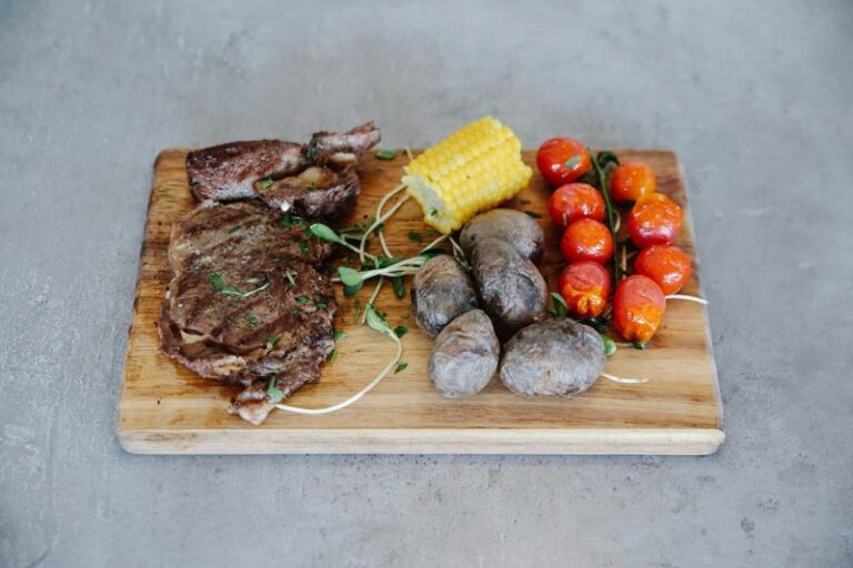 Steak Lovers Paradise: From Raw Cuts to Sizzling Gourmet Plates