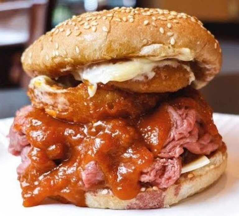 This Massachusetts Roast Beef Shop Piles Up Three-Way Sandwiches Locals ...