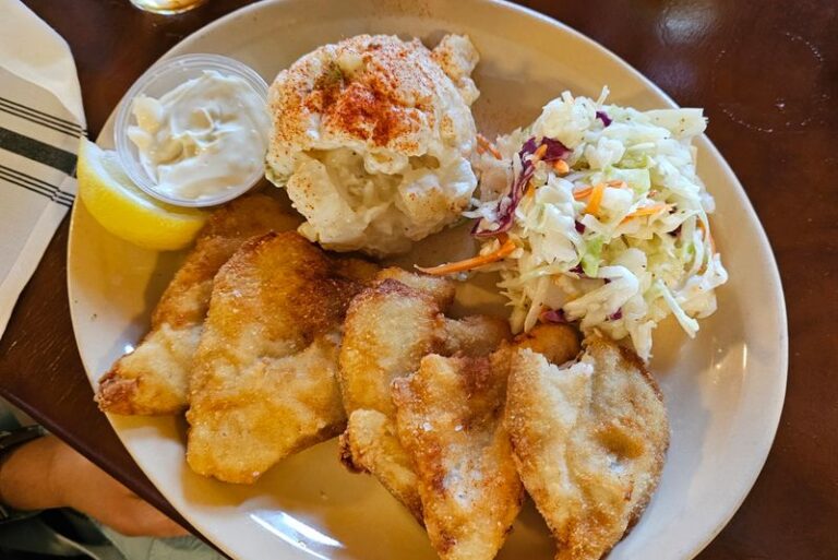 This Minnesota Lakeside Supper Club Serves Walleye Dinners Locals ...