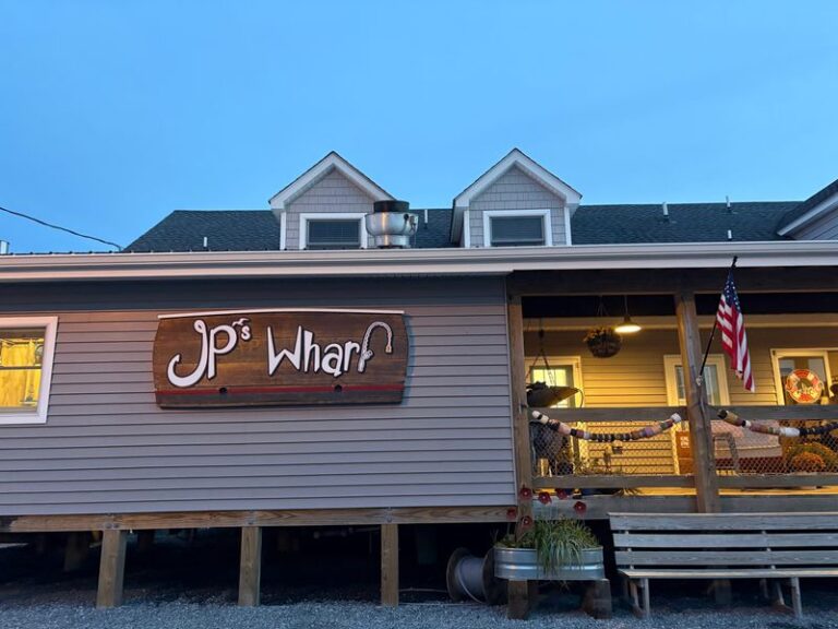 11 Delaware Coastal Seafood Shacks That Keep It No-Frills And Perfect