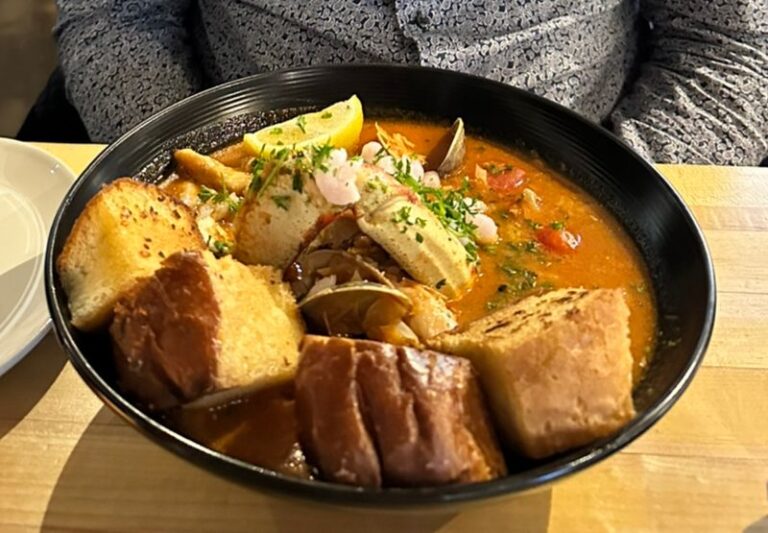 12 Oregon Coastal Cafes Where Simple Lunch Plates Outshine The View