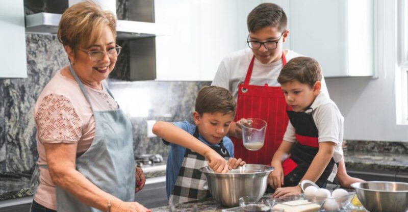 22 Old Dinner Habits Families Dropped Without a Real Decision