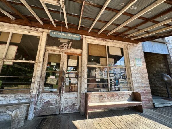 12 Mississippi Cafes Serving Blue Plate Specials Locals Watch The Clock For