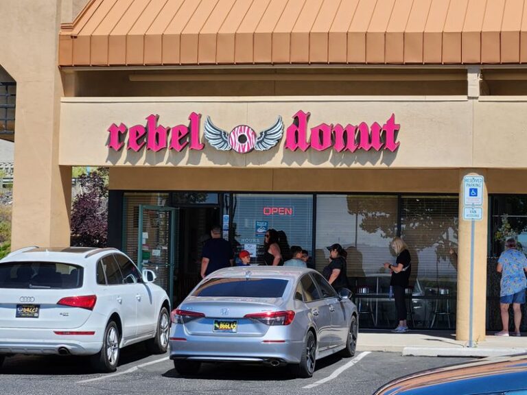 19 Donut Shops Across America Making “Too Pretty to Eat” Donuts That ...