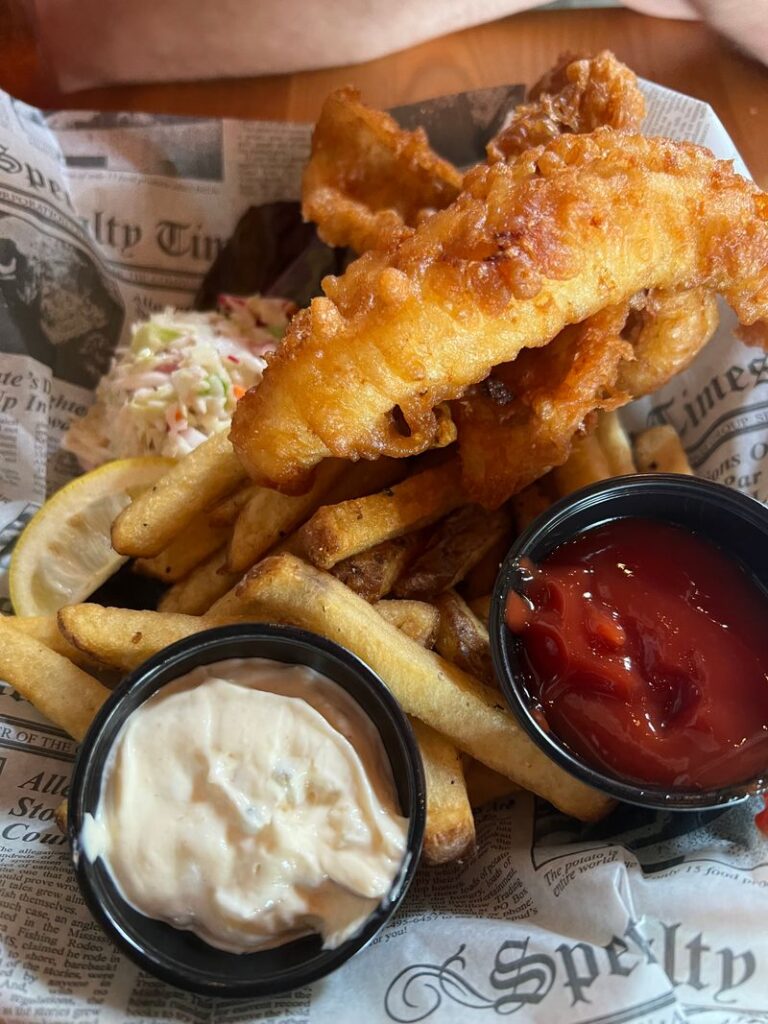 I Spent A Weekend In Michigan Chasing 9 Lakefront Fish Dinners And 4 ...