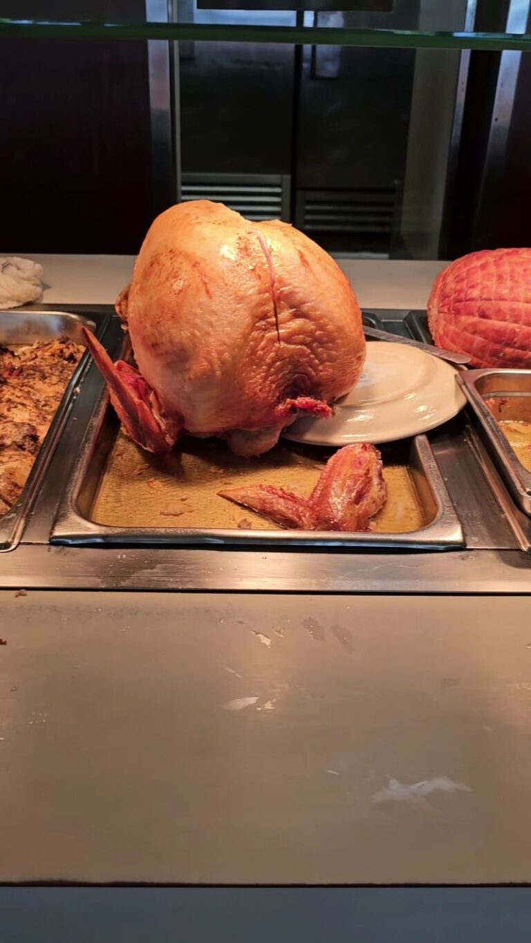 Florida’s Low-Key Buffet Where the Carving Station Is the Real Headliner
