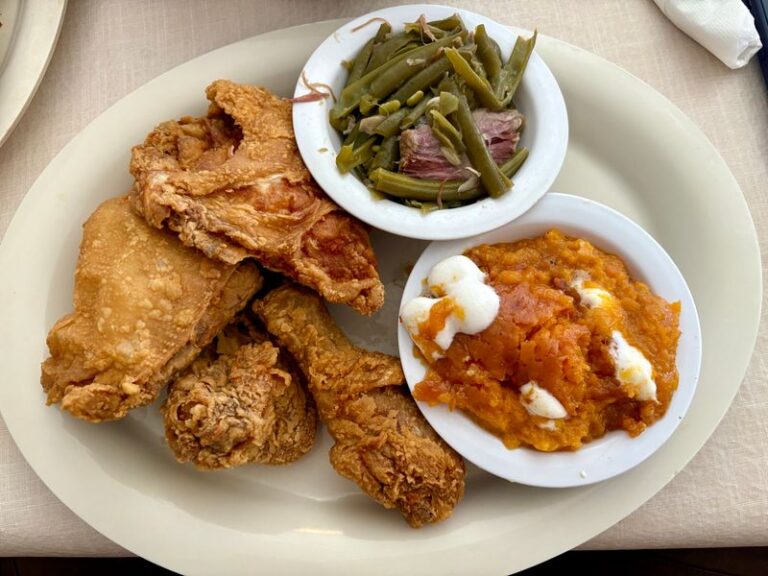This Georgia Fried Chicken House Has A Nightly Wait And Locals Say The ...