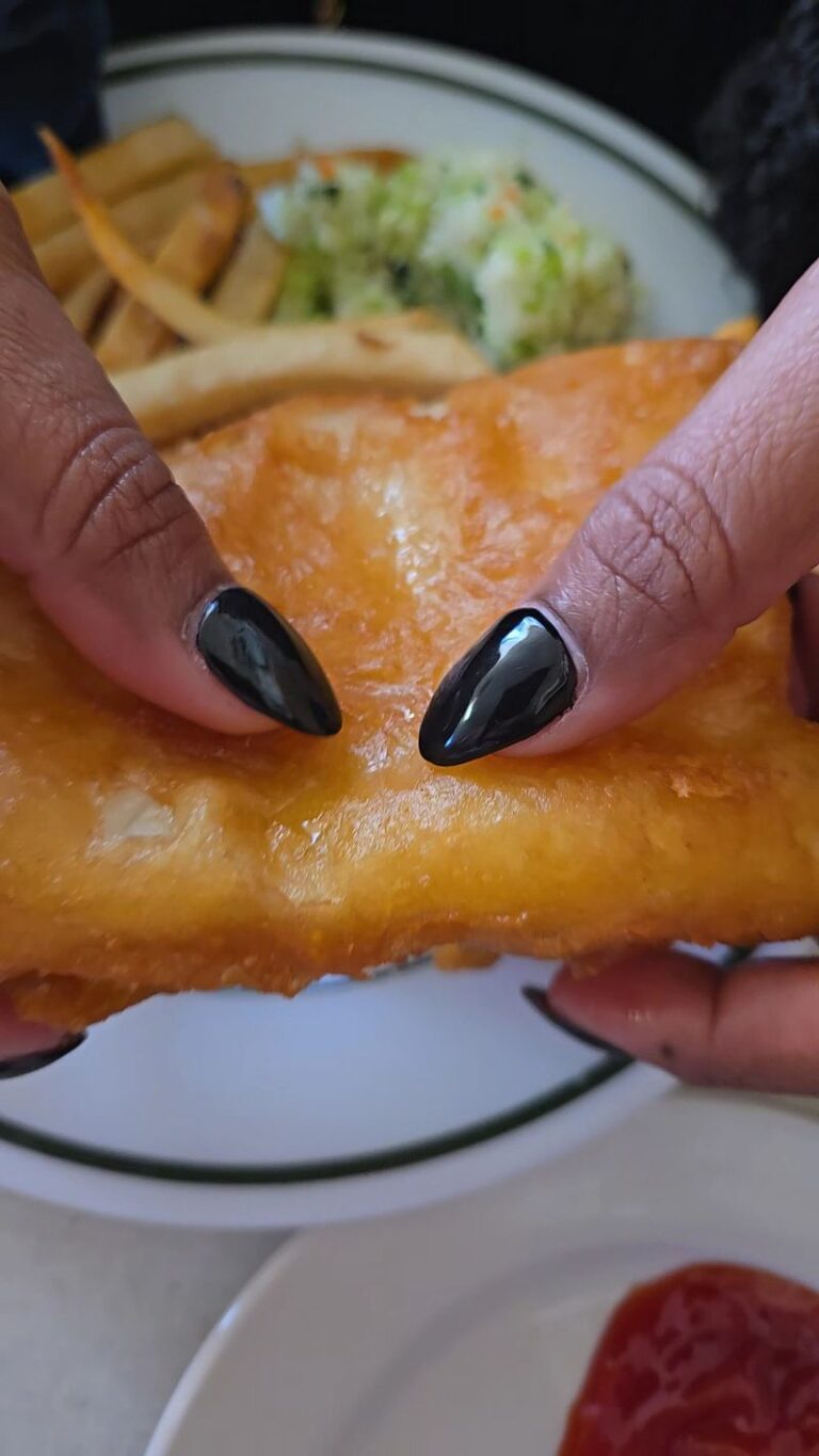 This Michigan Fish Fry Draws A Crowd Every Friday Like Clockwork