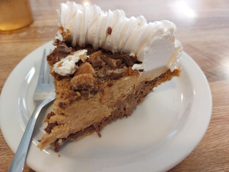 This Nebraska Cafe Serves Slice-Of-Pie Comfort So Good Locals Save Room ...