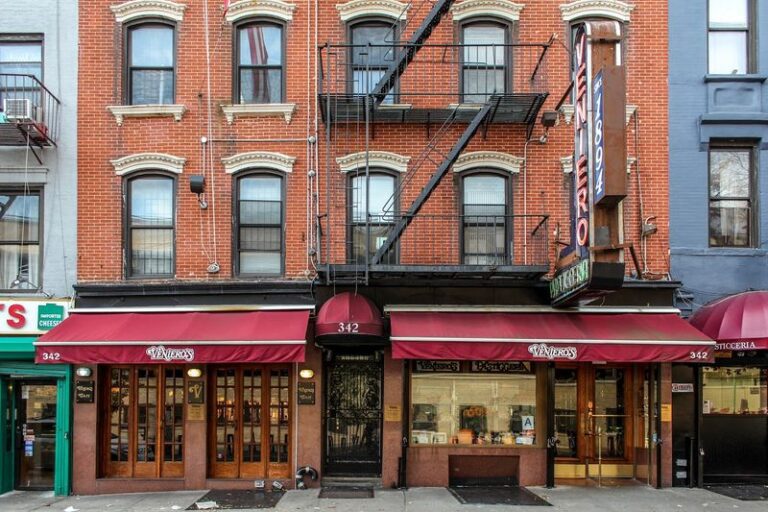 13 New York Italian Bakeries Where The Pastry Case Empties Fast