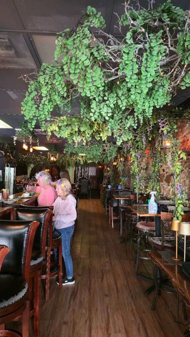 This Fairy Tale-Themed Restaurant In California Is Worth Visiting More ...