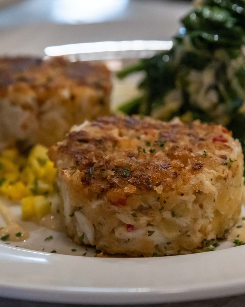 This Welcoming Tennessee Restaurant Serves A Crab Cake So Good, It's ...
